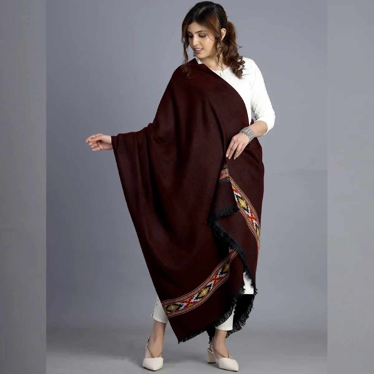 Woolen wraps and shawls store